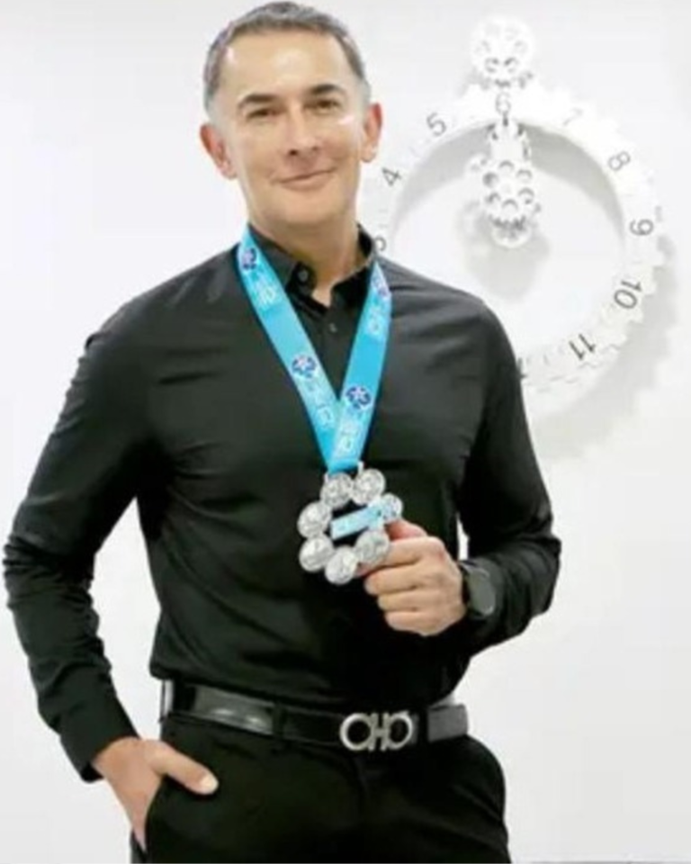 "Dr. Christian Aaron Rivera Paniagua: 20 Años de Excelencia en Cirugía ...